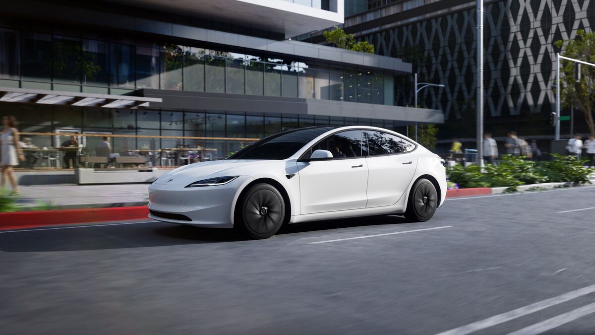 Our 3 Favorite Things About the Tesla Model 3 - Kelley Blue Book