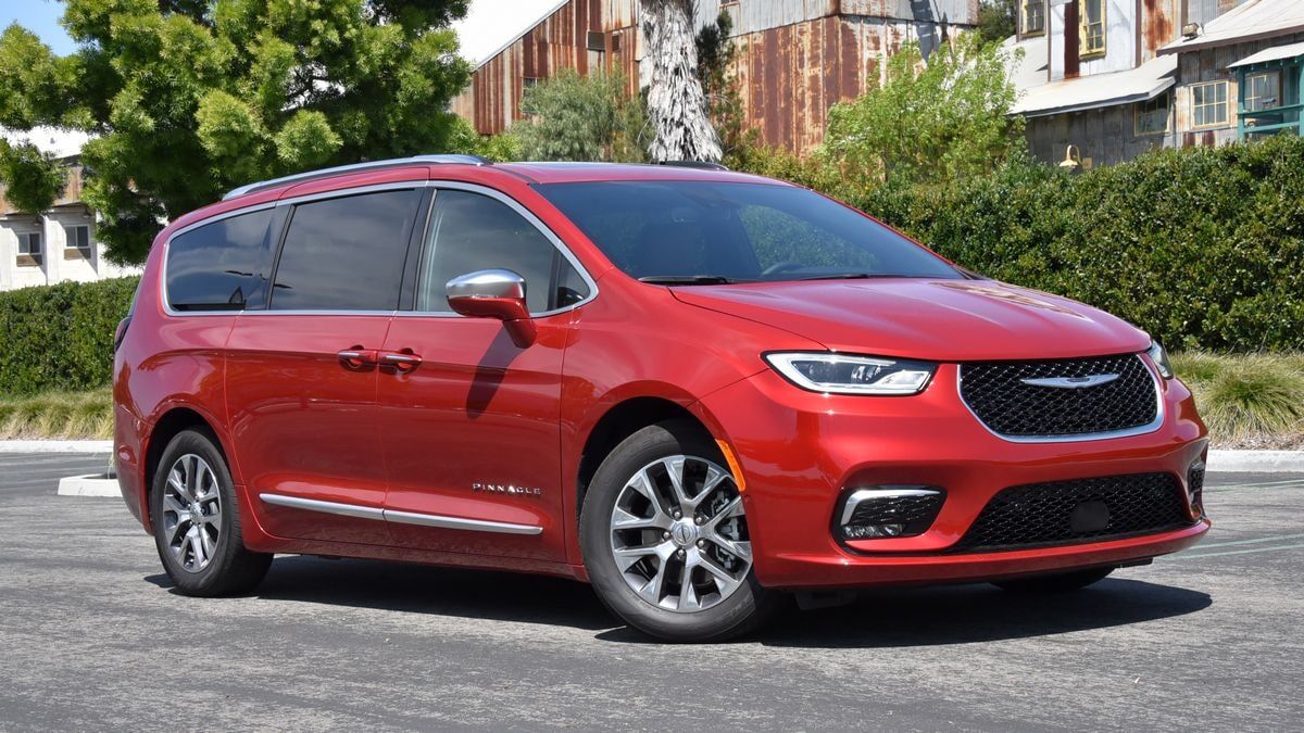 2026 Chrysler Pacifica vs. 2026 Kia Carnival Comparison - Kelley Blue Book