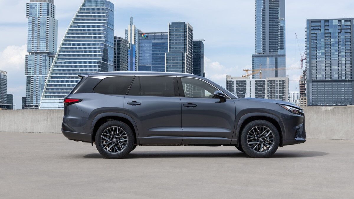 Biggest Lexus SUV - Kelley Blue Book
