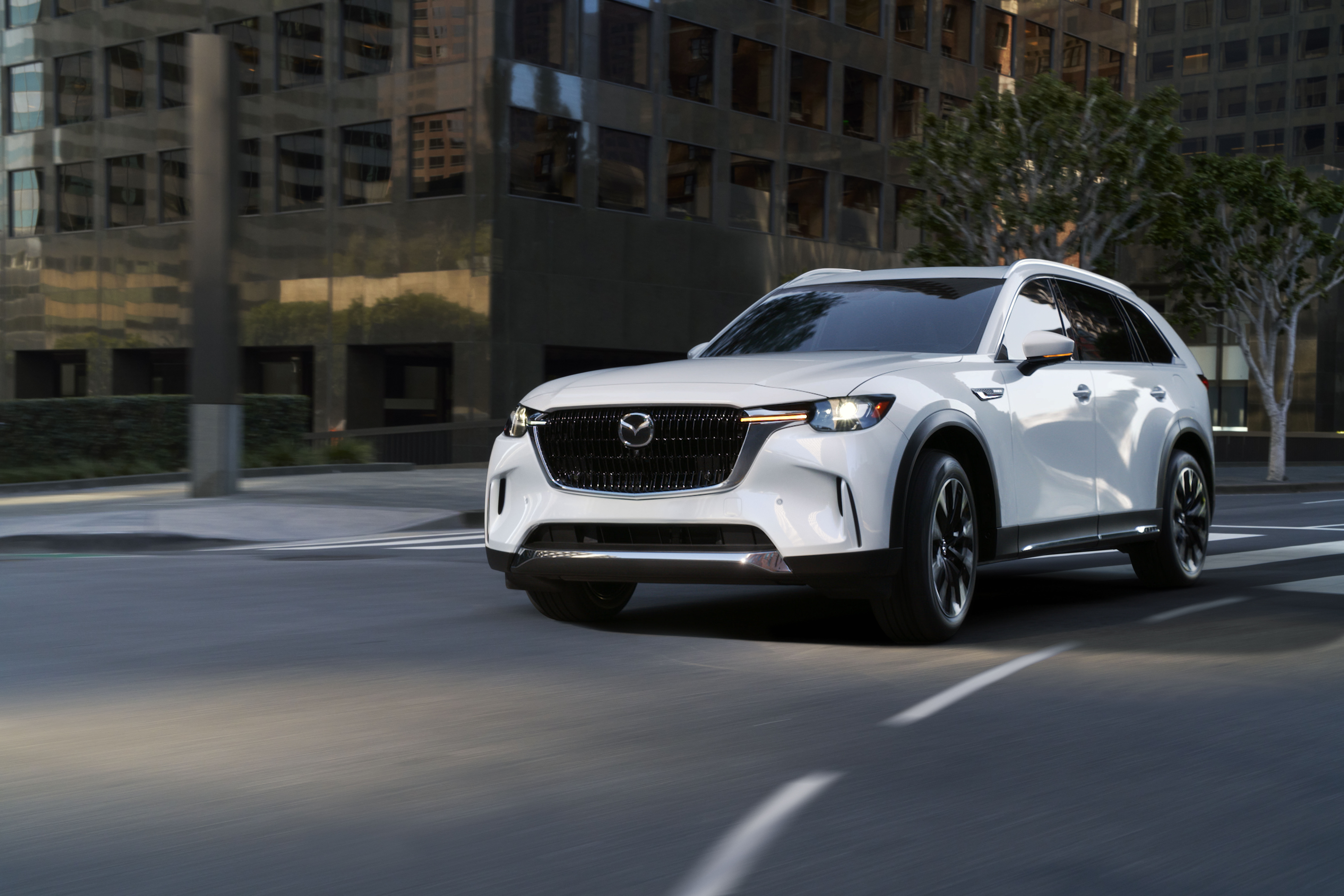 2026 Mazda CX-90 vs. 2026 Chevrolet Traverse Comparison - Kelley Blue Book